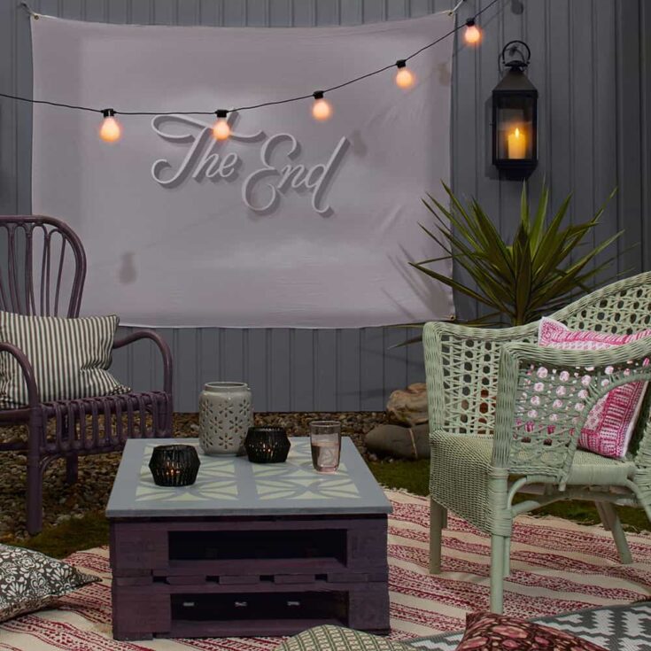 26 Exciting Backyard or Garden DIY Outdoor Movie Screen Ideas